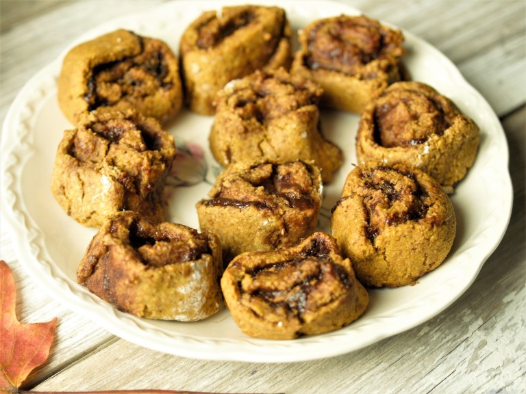 Mini Pumpkin Cinnamon Rolls – Feed Your Beauty